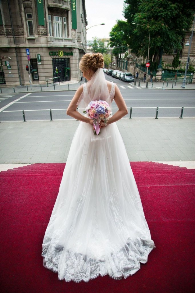 Alexandra Munteanu - LaNovia - Rochii de mireasa