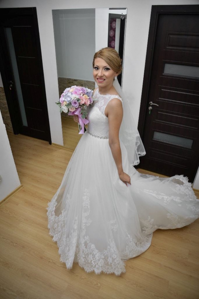 Alexandra Munteanu - LaNovia - Rochii de mireasa